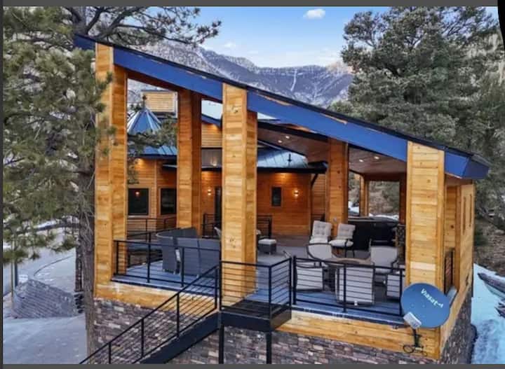 Luxury Mountain Retreat With Breathtaking Views - Mount Charleston, NV