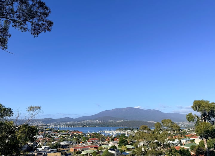 Gorgeous, Warm, Spacious And Amazing Views - 호바트