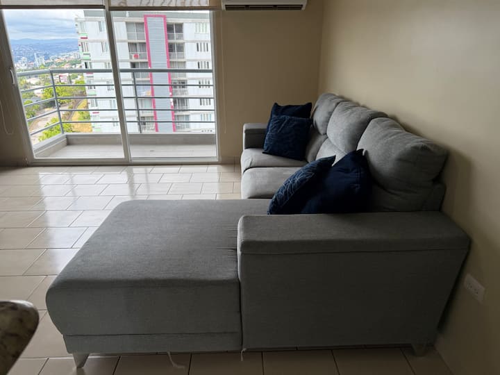 Lindo Apartamento Familiar Con Vista A La Ciudad - Tegucigalpa