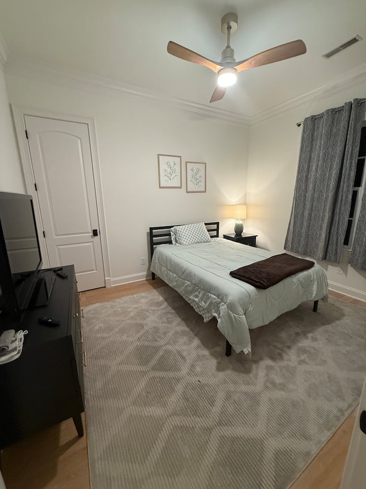 Private Room In A Gated Community - Franklin, TN