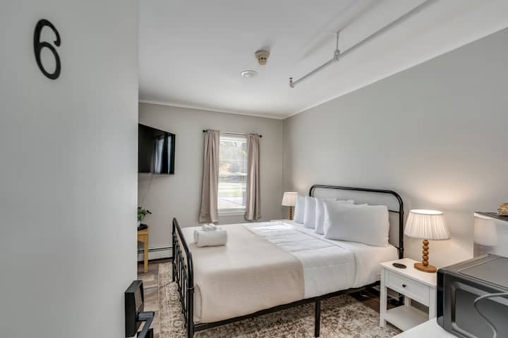 The Pine Street Inn - Room 6 - Watertown, NY