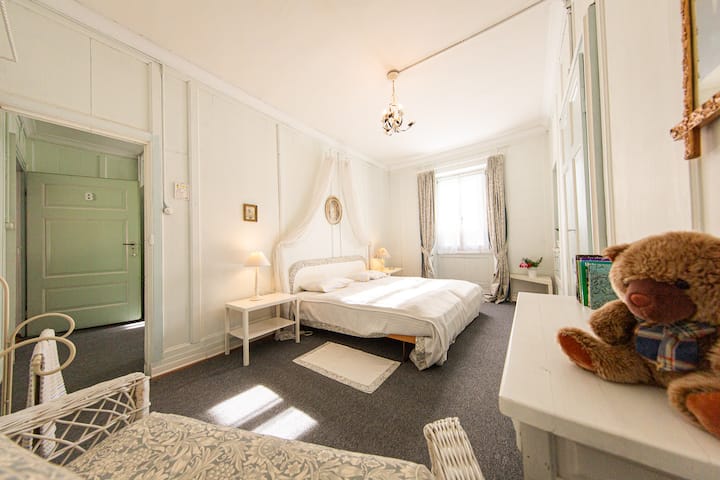 Family Room • Bernina Express Station - Tirano