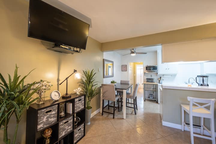 Fabulous 1 Bedroom Fully Furnished Apt - Aquarium of the Pacific, Long Beach