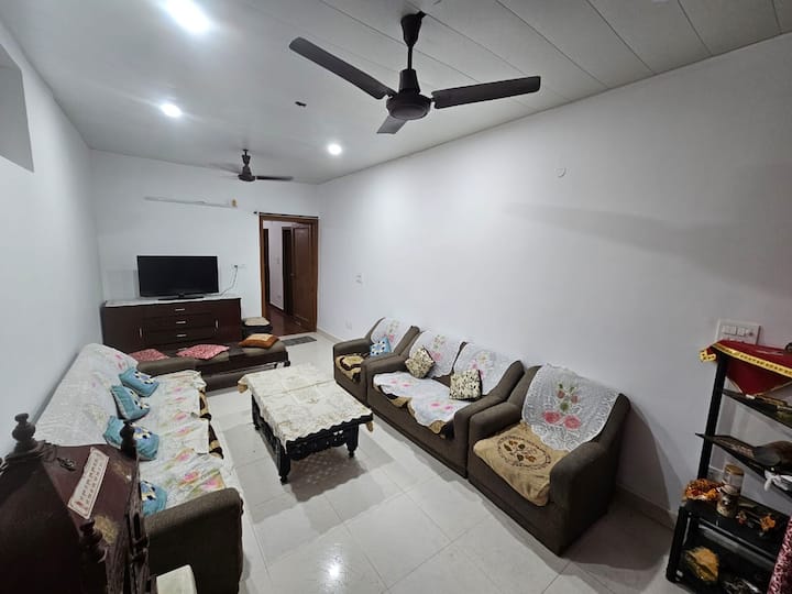 Green Villa Home / 200 Mtr From Vinobapuri Metro - New Delhi