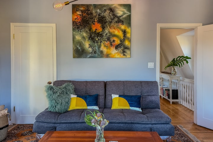 Charming Dutch Colonial House - Oakland, CA