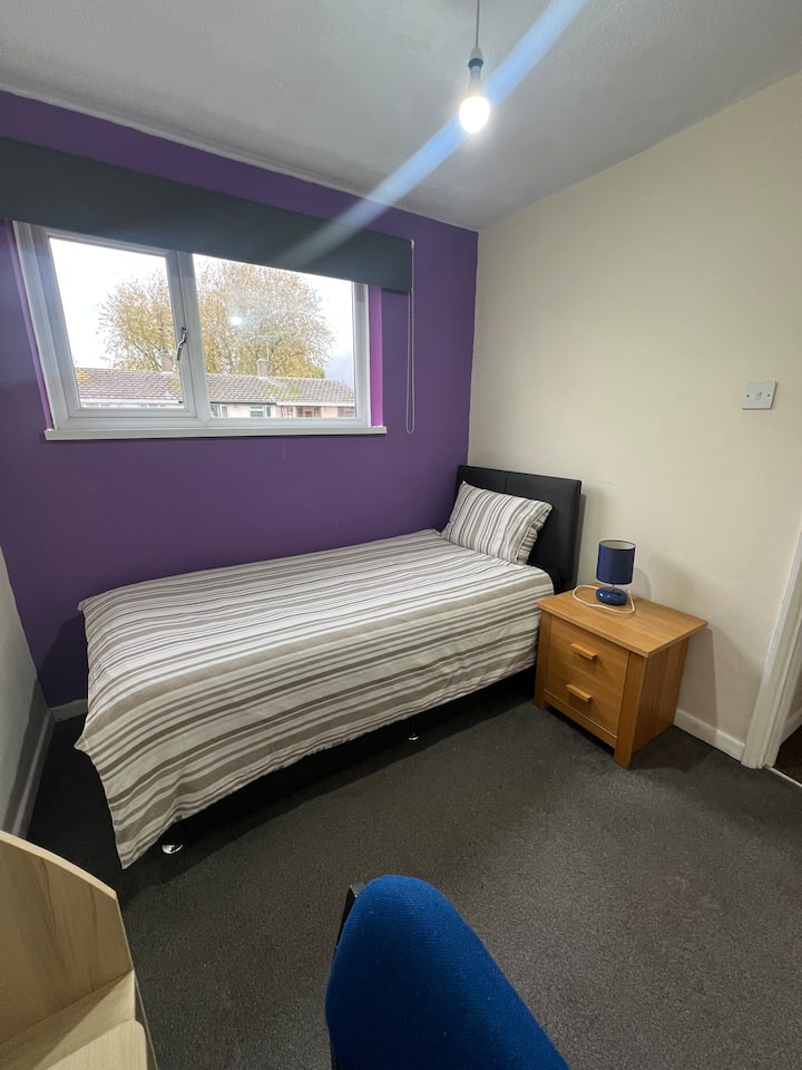 Comfy Single Room – Central Basildon Location - Basildon