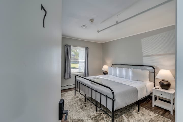 The Pine Street Inn - Room 7 - Watertown, NY