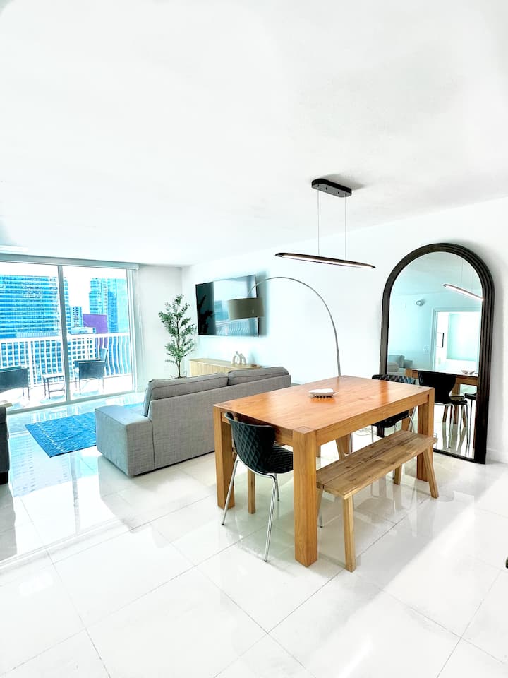 Chic Brickell High-rise Condo Free Parking + Pool - Miami