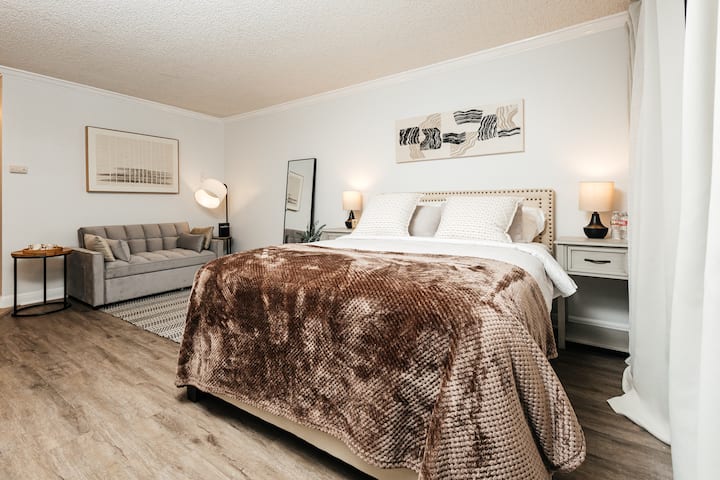 Azure Shore Retreat - Hermosa Beach, CA