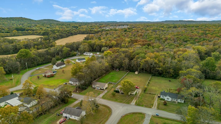 Peaceful, King Bed, Large Tv, Fresh, Welcoming - Murfreesboro, TN