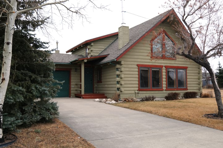 Log Cabin On Lazy M - Mountain Views - Red Lodge, MT
