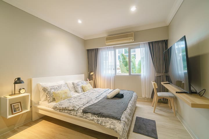 Elegant Silom Escape | Central Bangkok Stay - Bang Rak