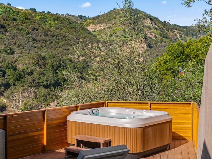 Stunning And Serene Topanga Home - Calabasas, CA