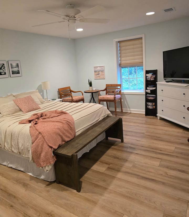 Welcome To The Magnolia Lee Room! - Brunswick, GA