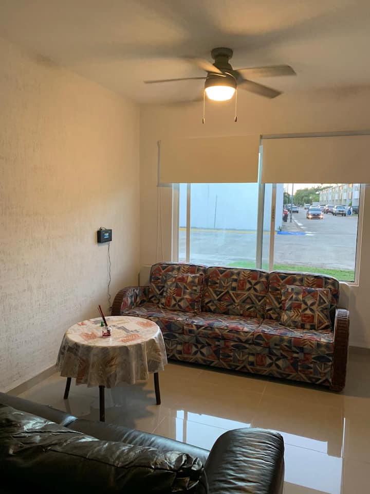 Casa Familiar Con Patio Y Seguridad 24/7 En Cancún - Cancún