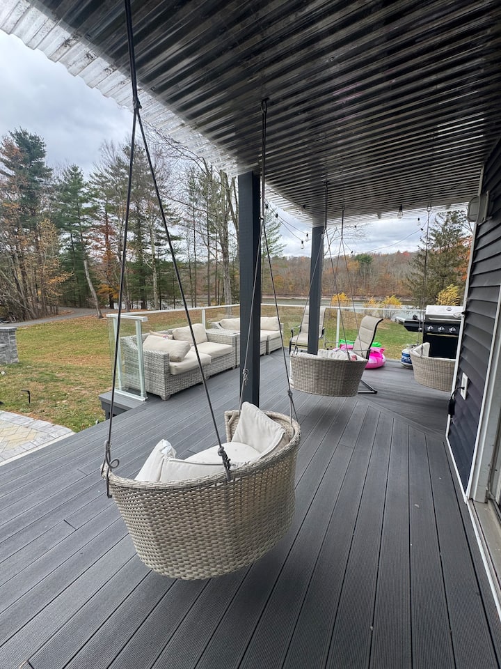 Lakeshore Retreat-modern Lakefront Home W/ Hot Tub - Bethel, NY
