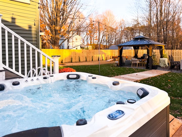 Stylish Kittery Retreat W/ Hot Tub & Game Room - Portsmouth, NH