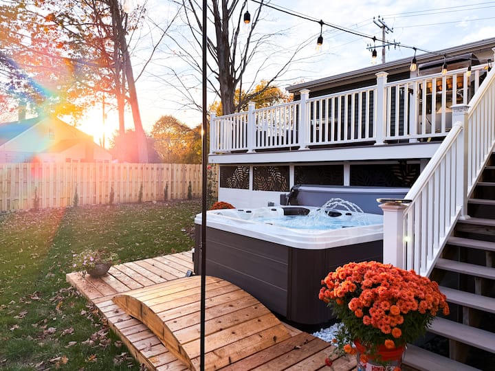 Stylish Kittery Retreat W/ Hot Tub & Game Room - Kittery, ME