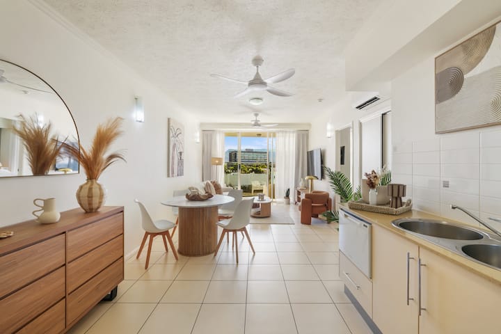 Luxurious City Centre Apartment - Space & Style - Cairns