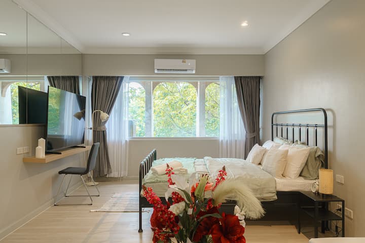 Silom Hideaway | Modern Design, Prime Location - Bang Rak