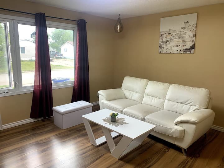 Spacious 5 Bedroom Home In Westwood Area, Thompson - Manitoba