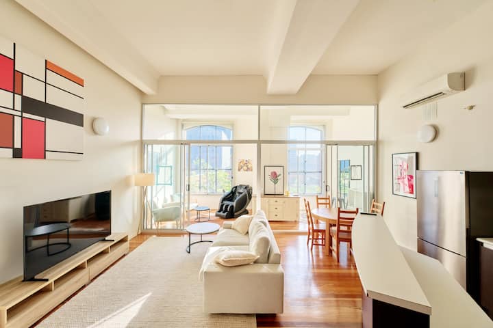 Large Stylish Warehouse Conversion, Free Parking - Brisbane