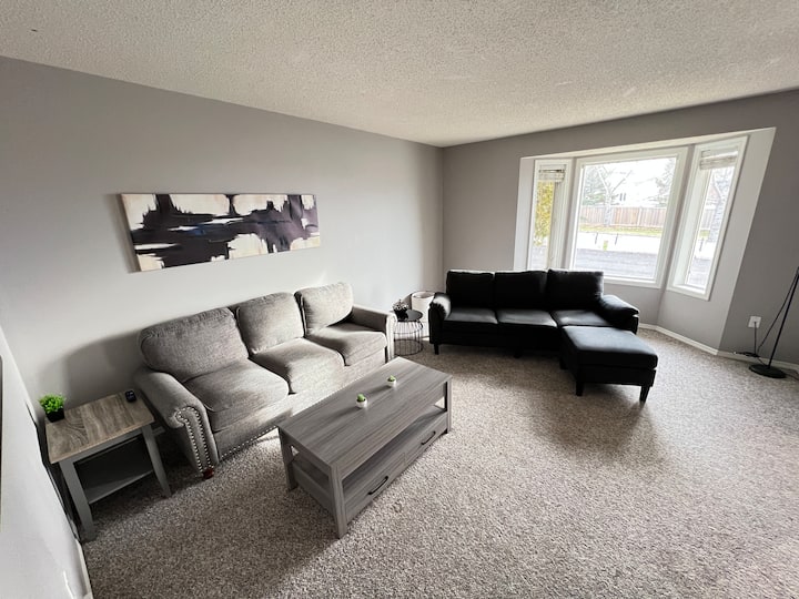 Chill 3br Townhouse - Grande Prairie