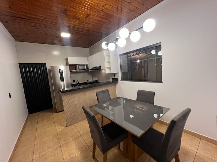 Casa  Bem Localizado A Três Minutos Do Shopping - Jataí