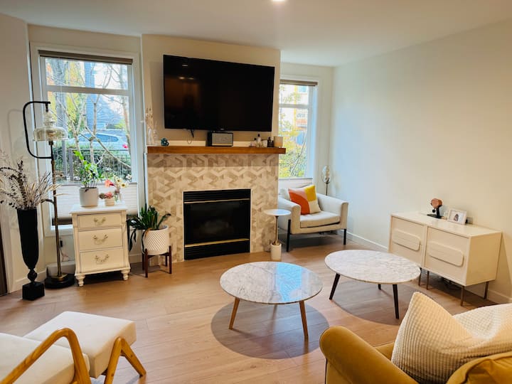 Condo In Kirkland Downtown - Kirkland, WA