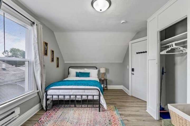 Aqua Loft • Cozy Upstairs Studio With Full Kitchen - Carousel, Coal Valley