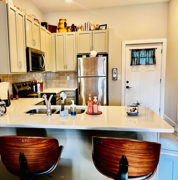 Cozy Studiowalk To Overton Squaregated Parking - 멤피스