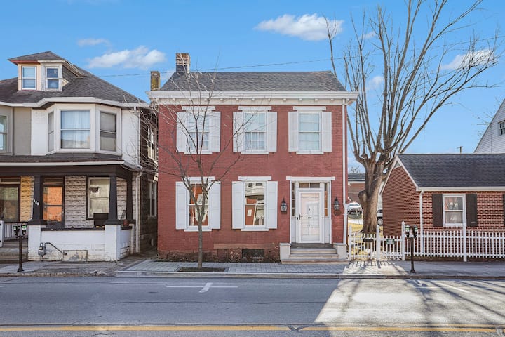 Culp House Getaway - A Historic Gettysburg Stay - Gettysburg, PA