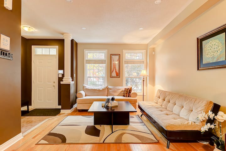 The Westline Luxe Home- 4br House | 2 Free Parking - Mississauga