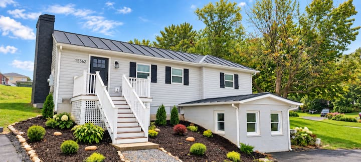 Blue & Grey Cottage - Shenandoah, VA
