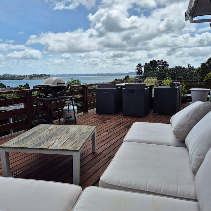 Retro 70s Family Escape With Stunning Views & Cats - Northland