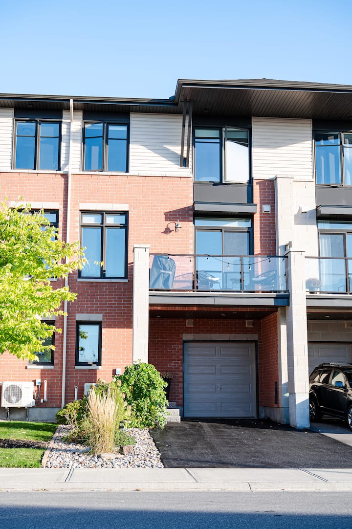 Cozy Luxury Retreat In Ottawa – 2br/2ba Townhome - Ottawa