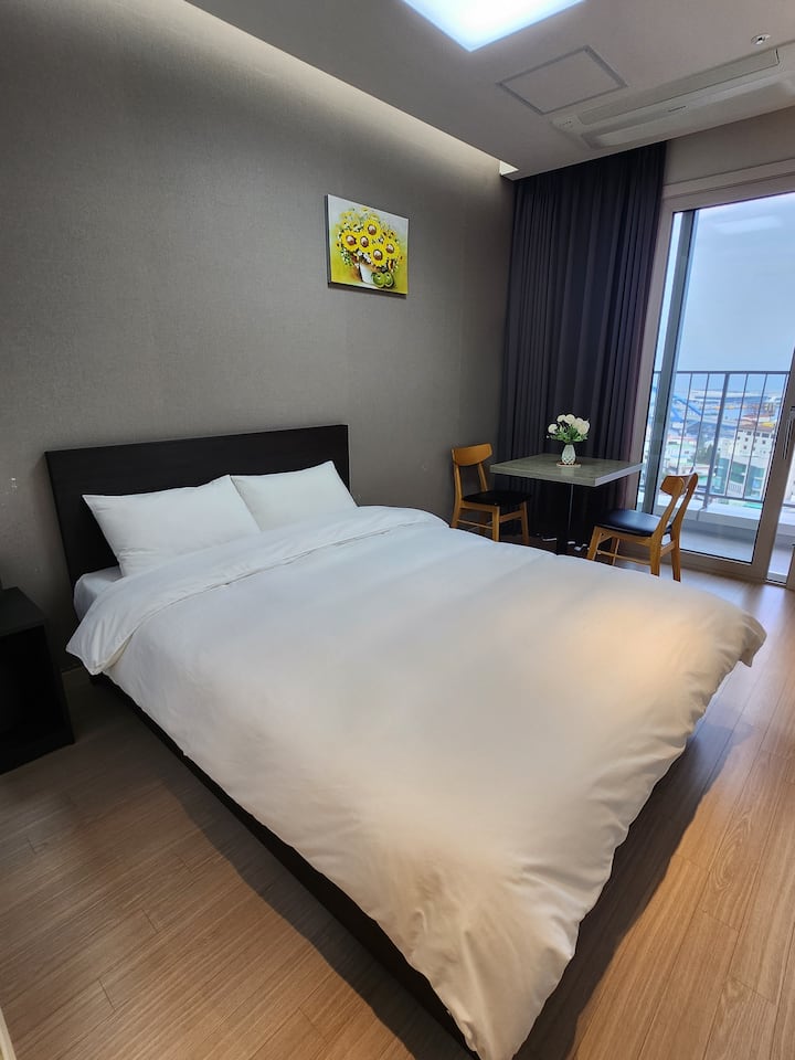 [지니] 썬라이즈호텔 #바다시티뷰 #힐링스테이, 여유감성, 개인 Ott 가능 - Sokcho-si