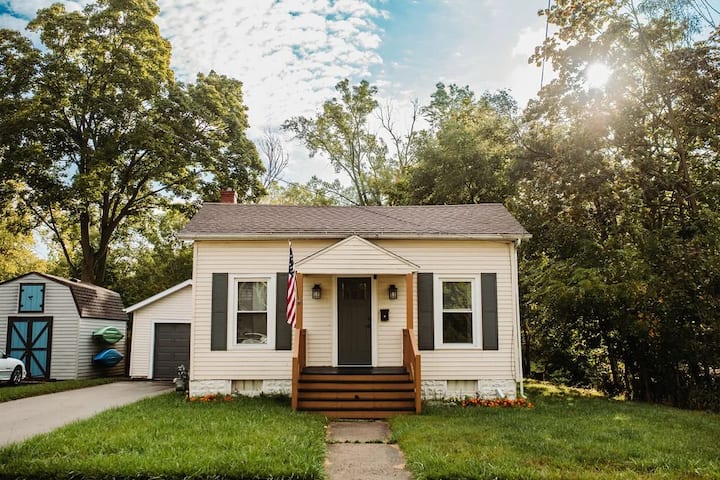 The Bungalow In Downtown Hillsdale - Sandy Beach, Hillsdale