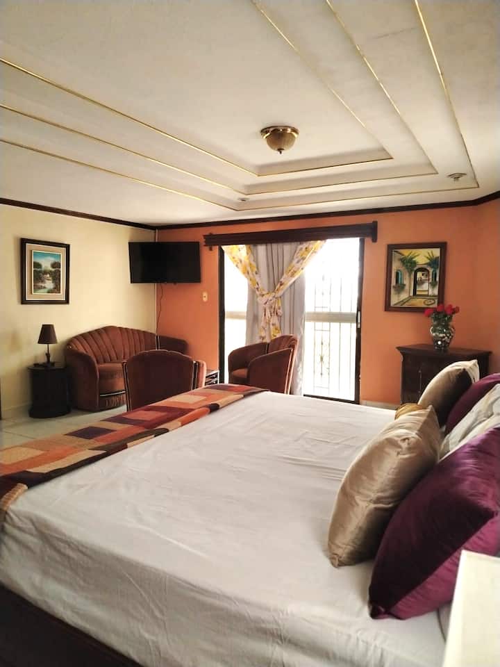 La Casa De Los Gálvez: La Ceiba Room And More - La Ceiba