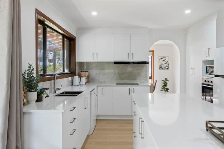 Elegant 4br Residence |Friendly Haven In Calamvale - Brisbane