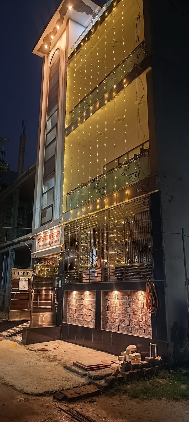 4bhk Big Group Stay |Ac-wifi-balc-vegmeal-nrtemple - Vrindavan