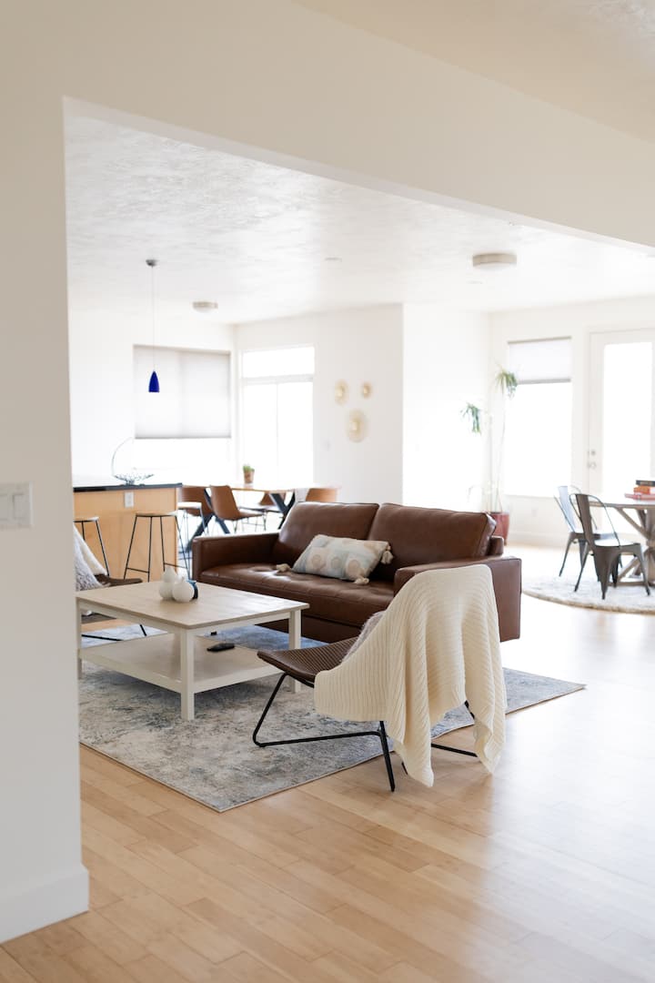 The Draper Luxe - 5 Bedrooms/3baths - Sleeps 12 - Lehi, UT