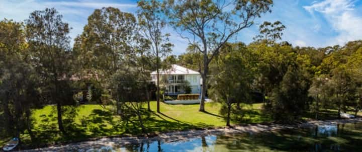 Summerland Point -Sleeps 12 - Swansea