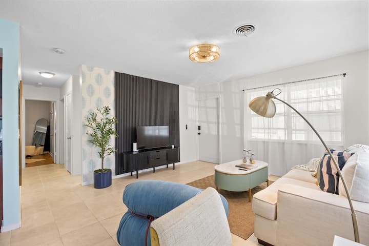 Lovely-modern Home 1 Mile From The Beach - Pompano Beach, FL