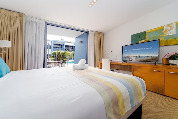 Ground Floor Pool Access Luxury Hotel Room - Hervey Bay