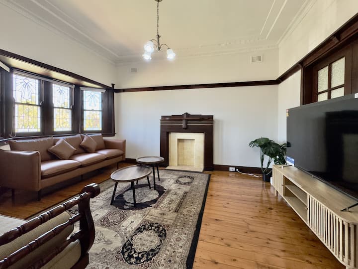 Elegant Home | New Setting| Walk Rail - Parramatta