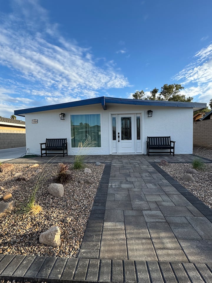 River House Beauty Ramp 1 Block Away Central Shops - Laughlin, NV