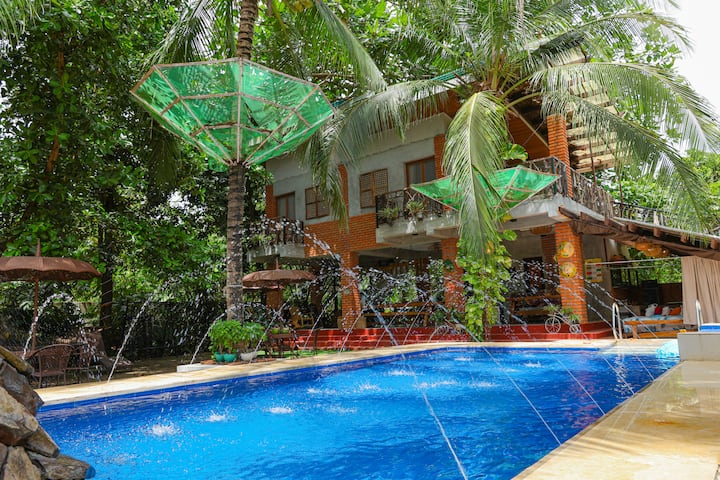 Private Poolside Family Farmhouse W/ Activities - San Pablo City