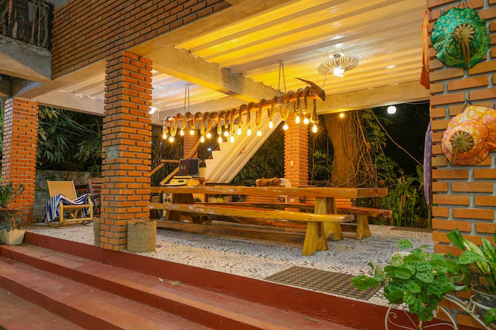Poolside Family Farmhouse W/ Balcony & Activities - San Pablo City