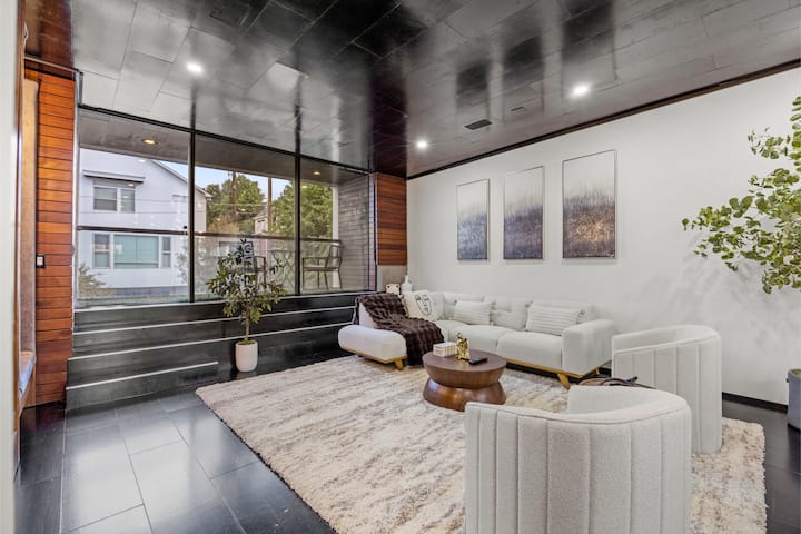 Luxury Villa With Pool, Rooftop Deck & 2 Kitchens - Greater Heights - Houston